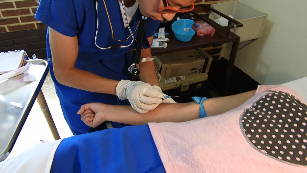 Práctica de Extracción de Sangre - YouTube