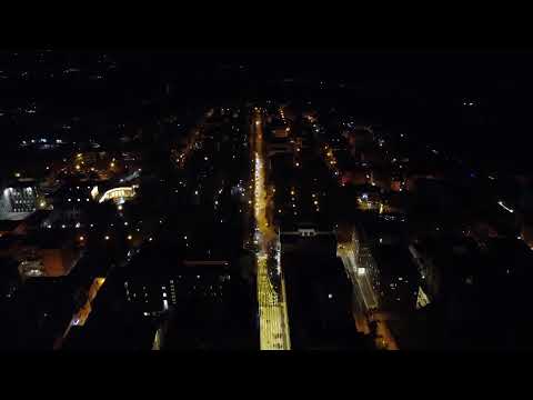 L'Aquila di notte: uno spettacolo di luci dall'alto