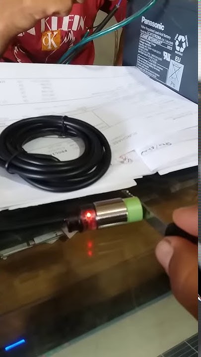 Test a proximity sensor - YouTube
