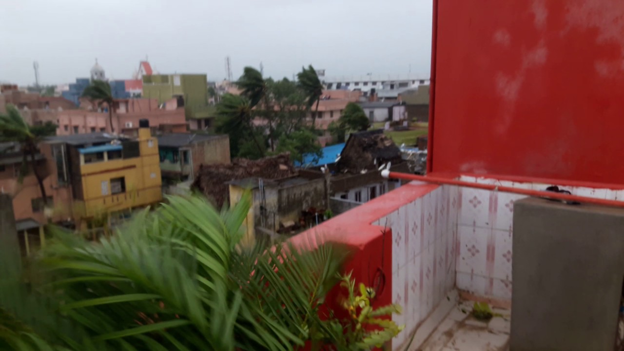 Vardah cyclone hits wind speed 145 kmph in my home view - YouTube