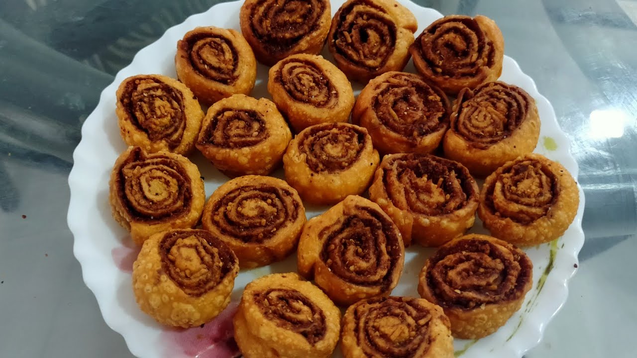 Perfect Chitale Bandhu Style Bakarwadi Recipe 😋 - YouTube