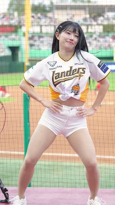 조다정(Jo Da jeong) 치어리더 공연(위아래) - 250426 KBO SSG LANDERS - YouTube