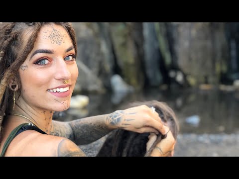 DAISY COMES TO VISIT