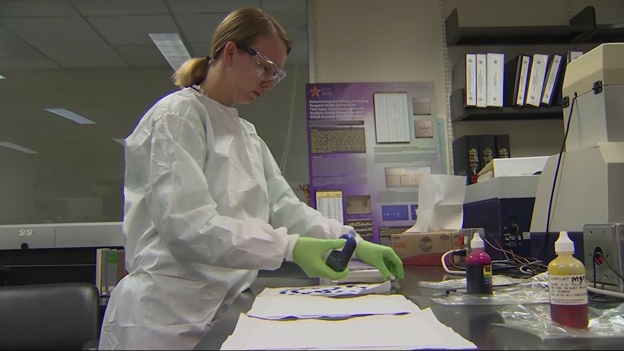 Secret Service gives rare look inside it's ink lab - YouTube