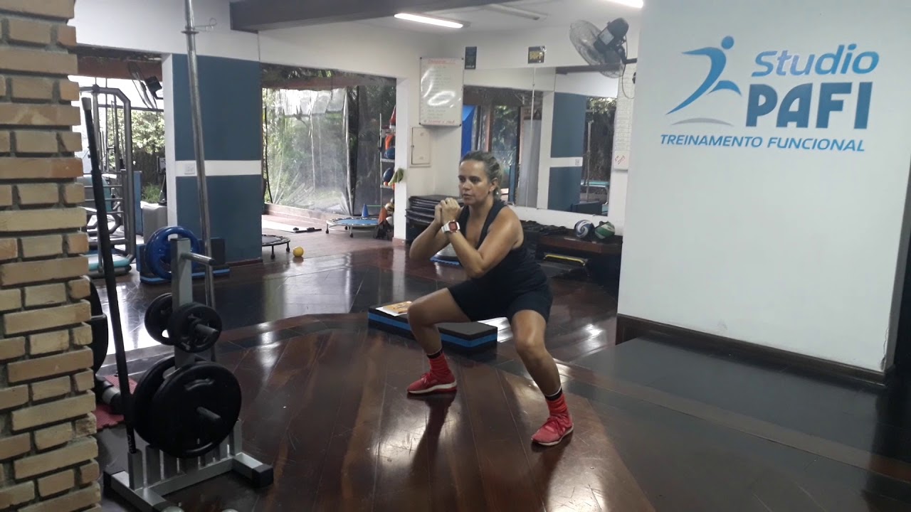 Passada lateral com agachamento - MÉTODO CONTRATEMPO - YouTube