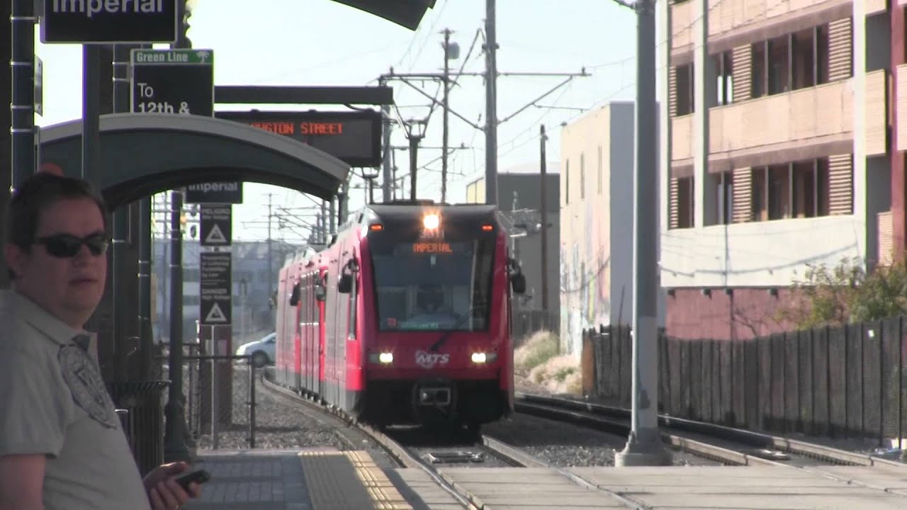 MTS - Siemens S70 #3011 Green Line Arriving into Washington Street ...