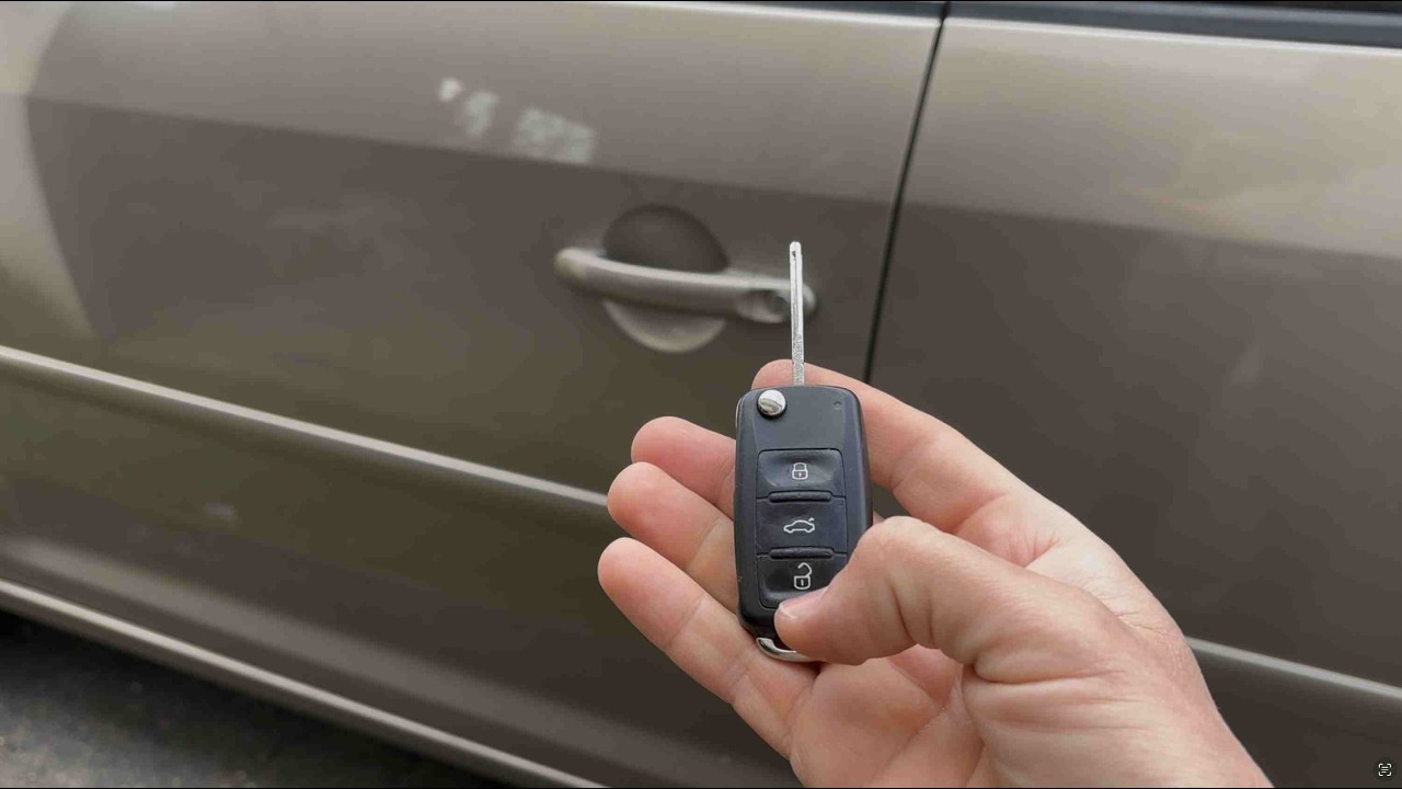 How to set locking automatically after unlocking doors with key VW Golf ...