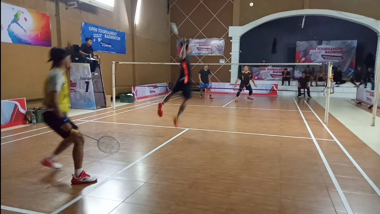 yang penting tiap poin teriak📢 soooowwa.. | sipaling tarkam | badminton ...