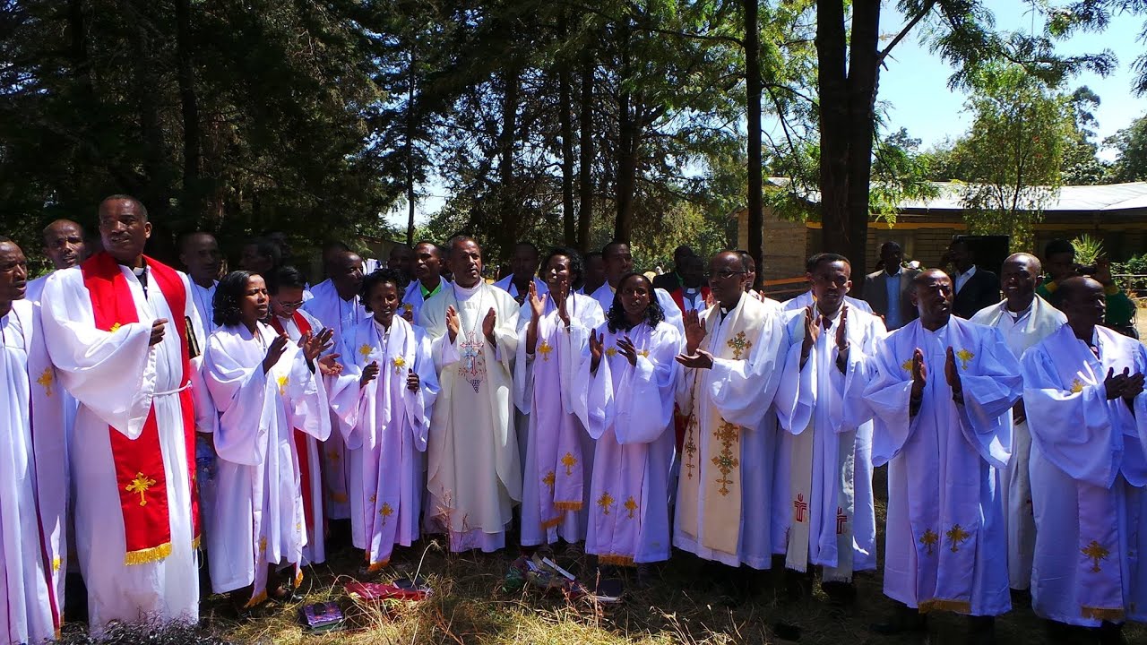 Ethiopian Choir Amazing Song. (Zarem Qomen Be Misgana) - YouTube