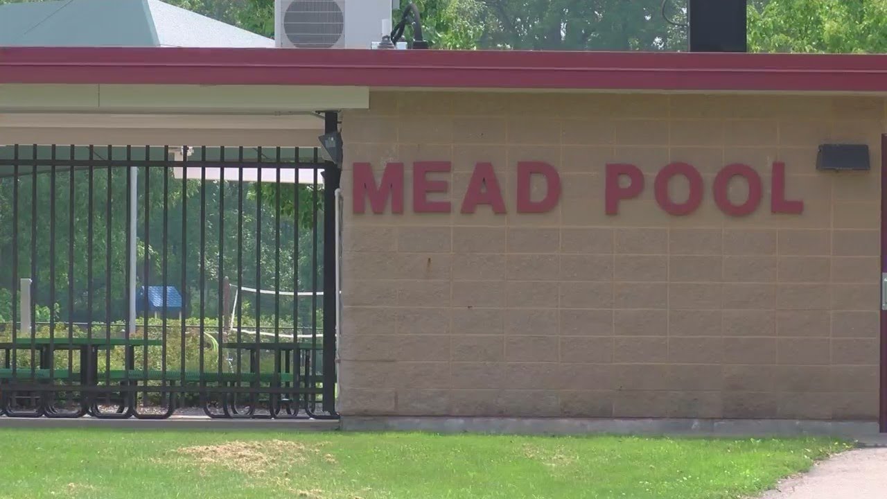 Appleton Closes Pool - YouTube