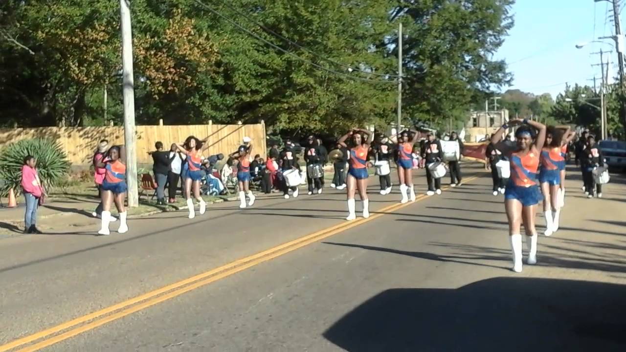 Bellevue Middle School Majorettes and Drumline - YouTube