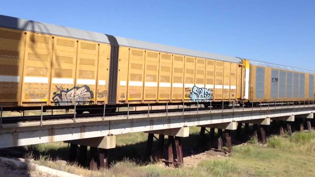 Union Pacific 8608(SD70ACe) leads an auto rack through Gilbert, AZ ...