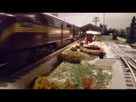 Few shots of the MTH PRR Alco PA AA Diesel - YouTube
