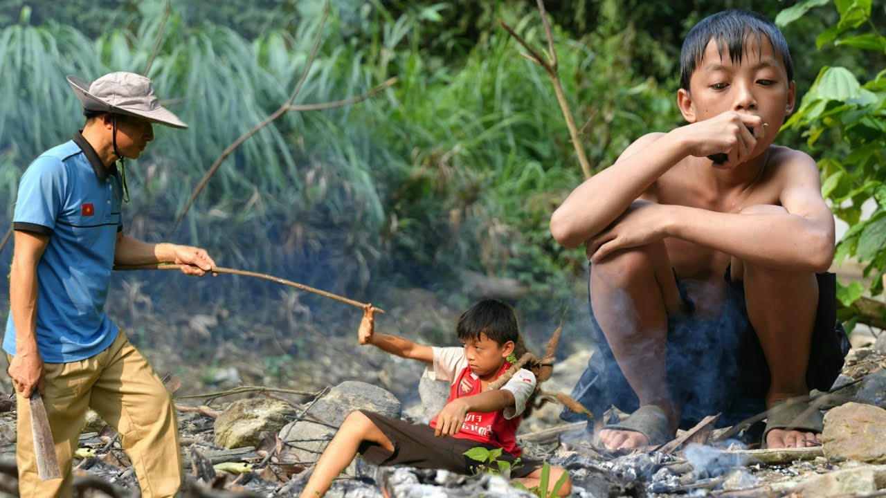 The simple life of a homeless boy, following Ly and his disabled father ...