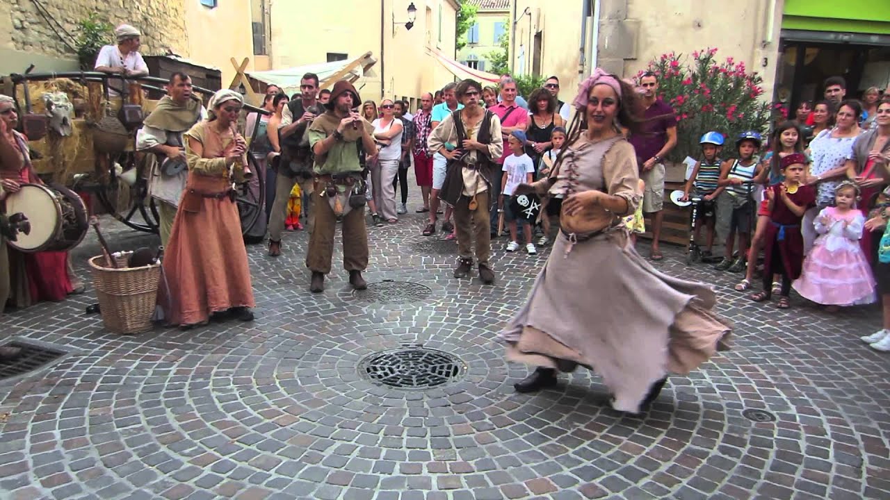 Saltimbanques danse et musique - YouTube