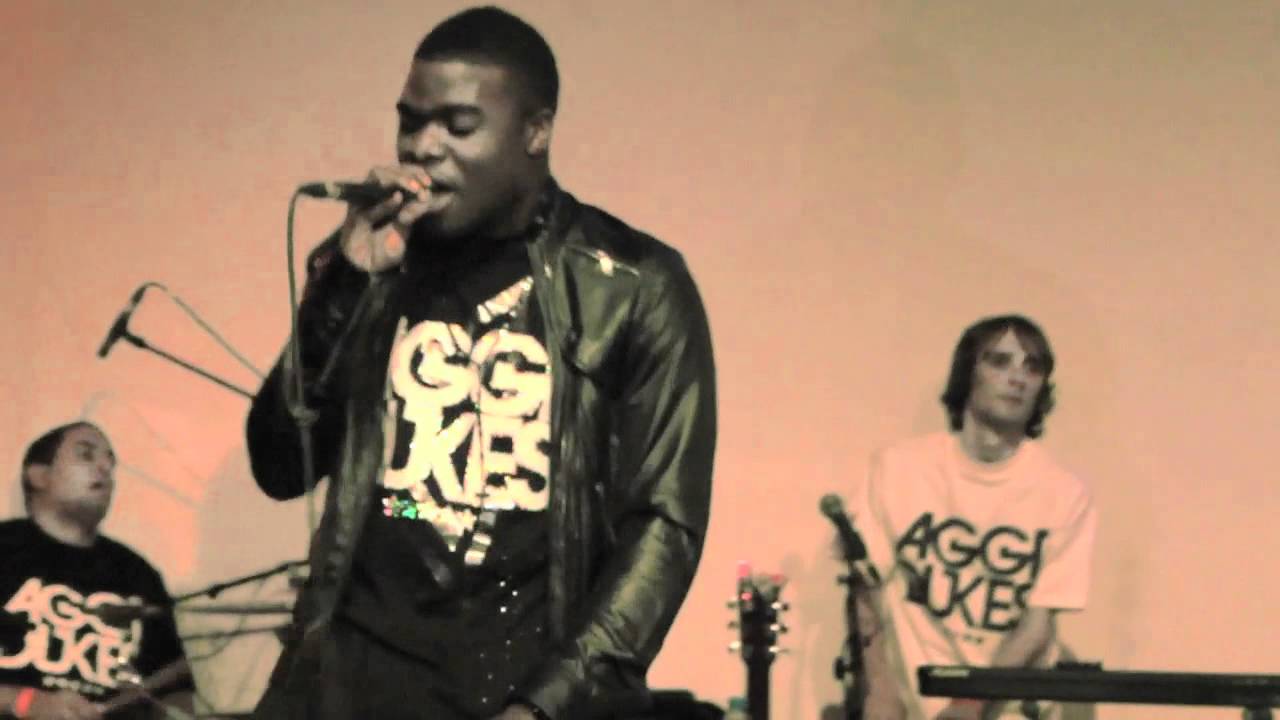Aggi Dukes- No Shortcuts (Live Performance at Richmix) - YouTube