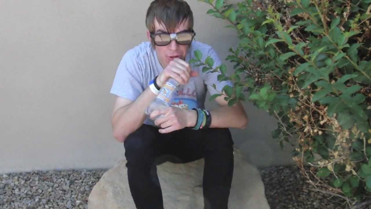 Melvin the nerd skating around the park! - YouTube