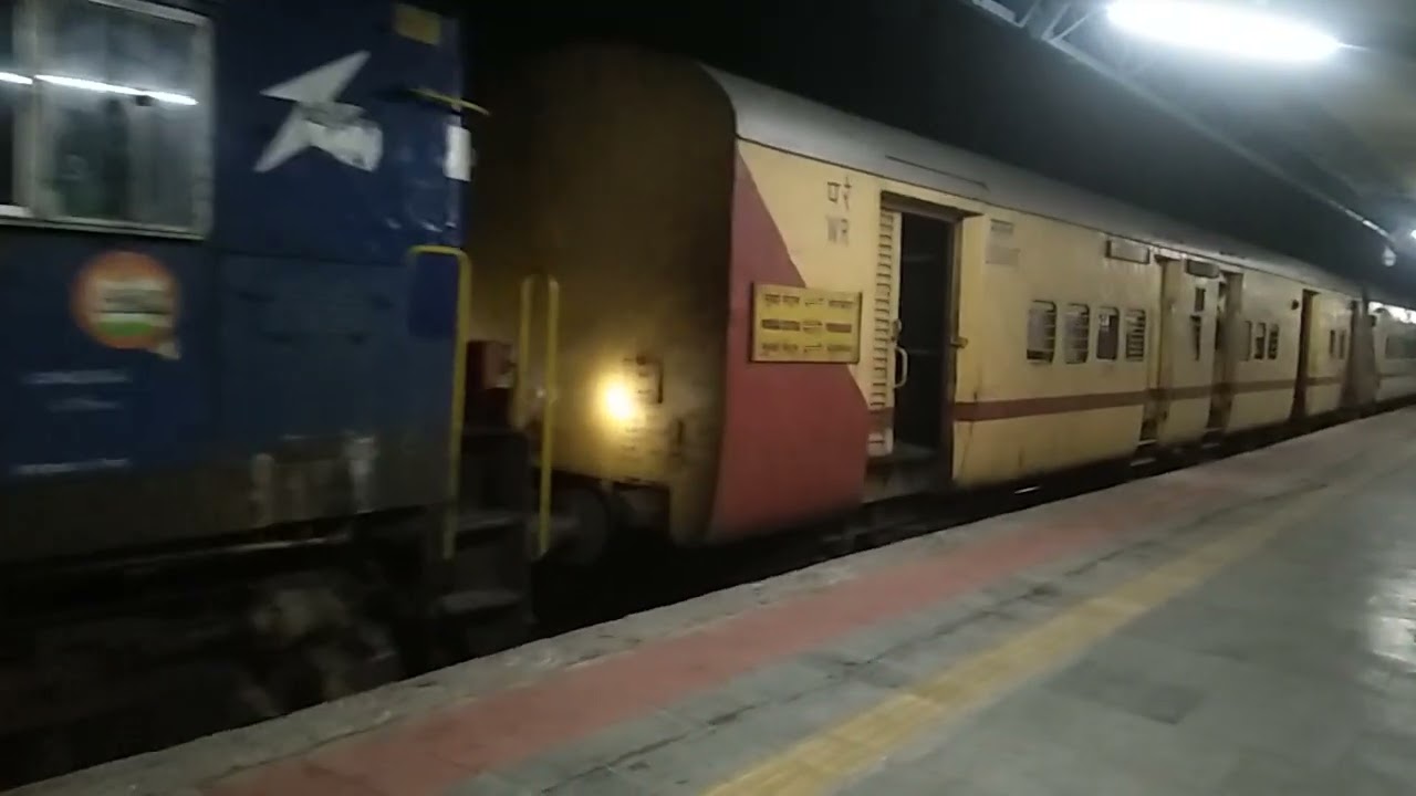 Mumbai Central - Porbandar Saurashtra Express arriving at Porbandar ...