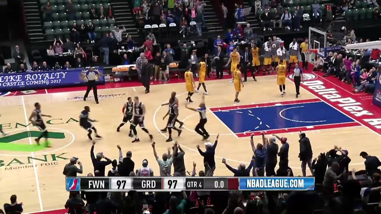 Ramon Harris Sinks Incredible Buzzer-Beating Put-Back! - YouTube
