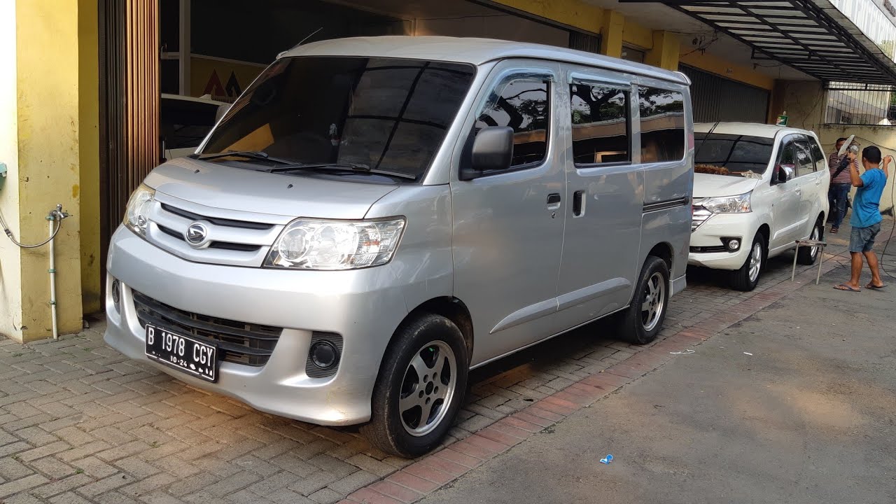 Review Daihatsu Luxio D 2011 - YouTube