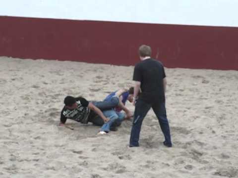 Worstelen in het Archeon, slechte armklem - YouTube