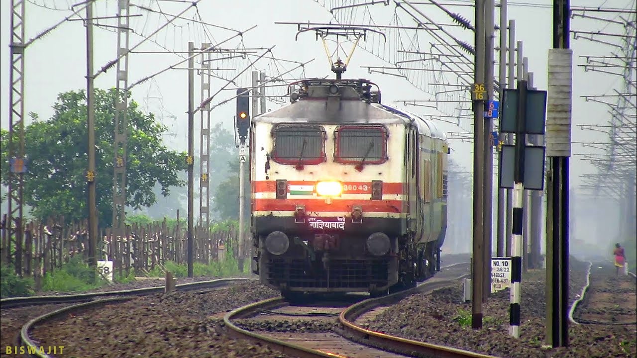 Rocket WAP 5 RDSO Trial coaches blazes past MDSE at 130+ kmph !! - YouTube