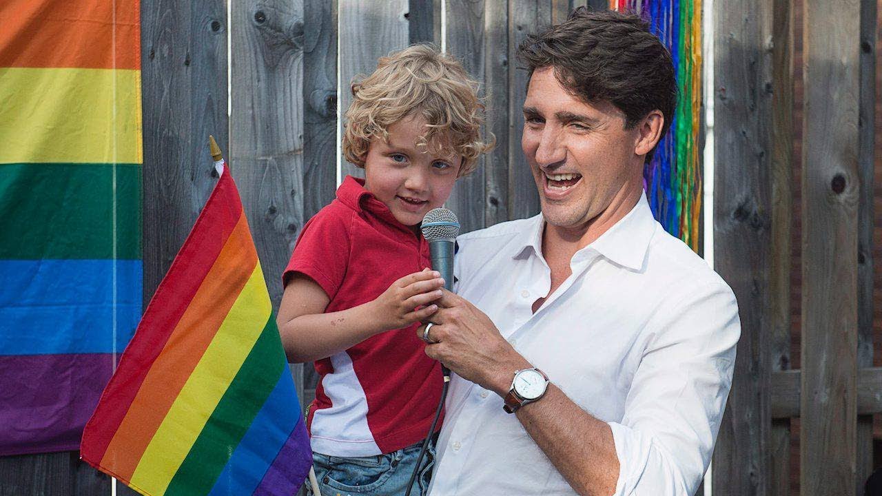 Justin Trudeau attends Fredericton Pride event with youngest son - YouTube