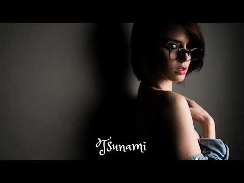 Monoir_feat_Brianna_-_Tsunami