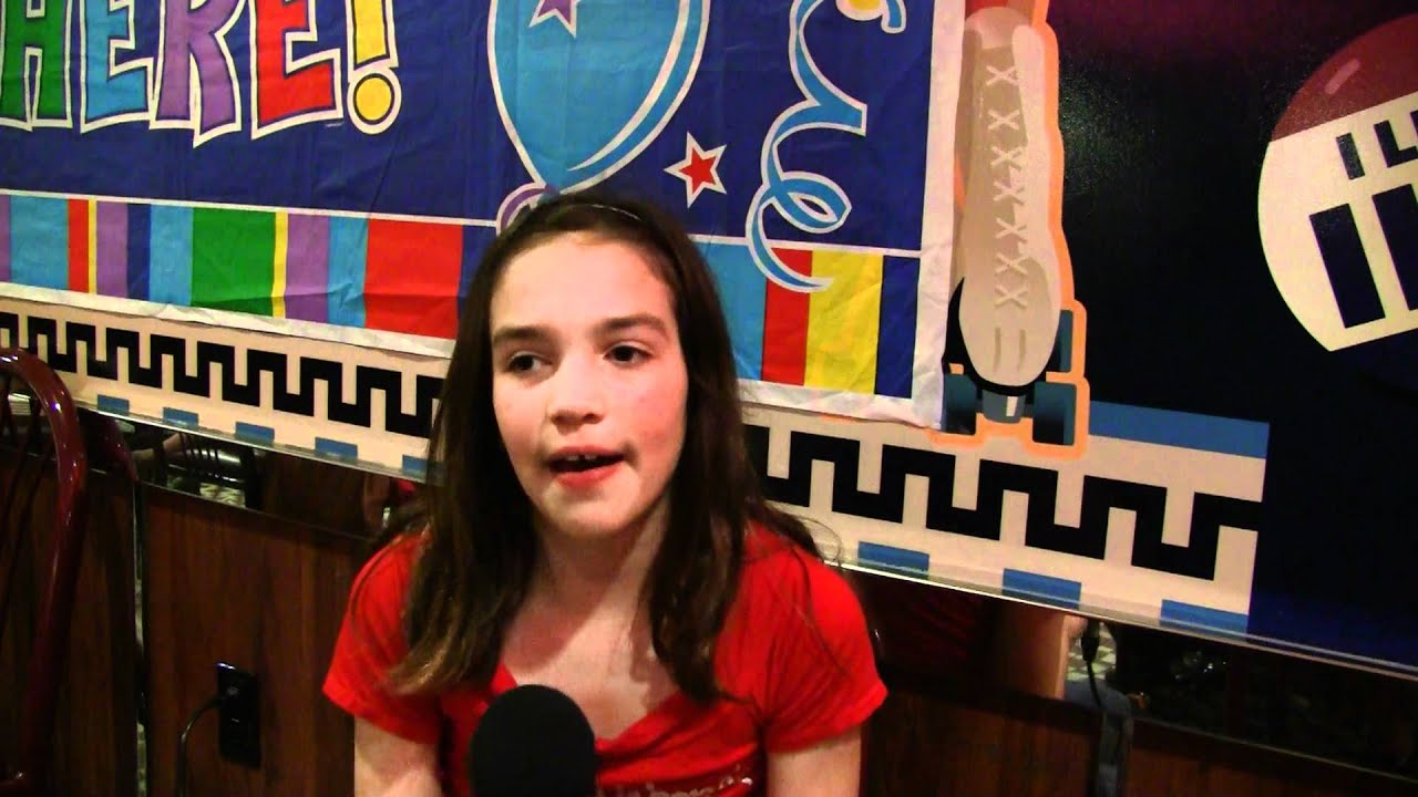Silver Diner Food Critic Samantha - YouTube