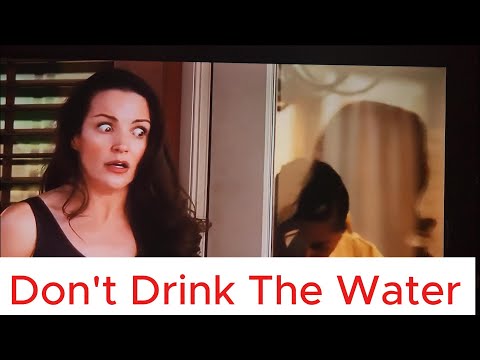 Charlotte (Kristin Davis) Poops her Pants in Sex and the City Movie  (2008)