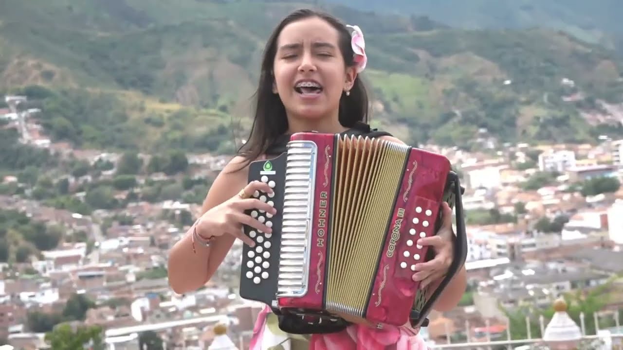 Isabel Sofia Picón la Joven Juglaresa vallenata (Toca acordeon, compone ...