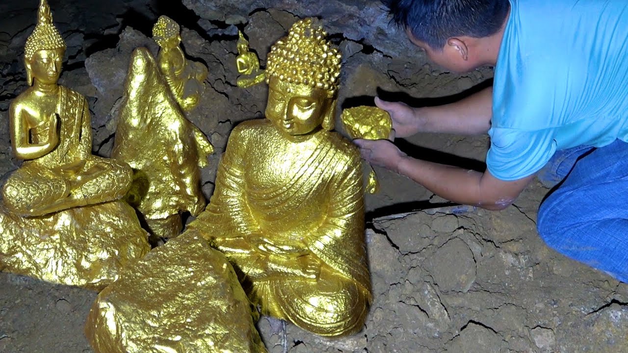 It is said that there are a lot of gold treasures in the cave. I dared ...