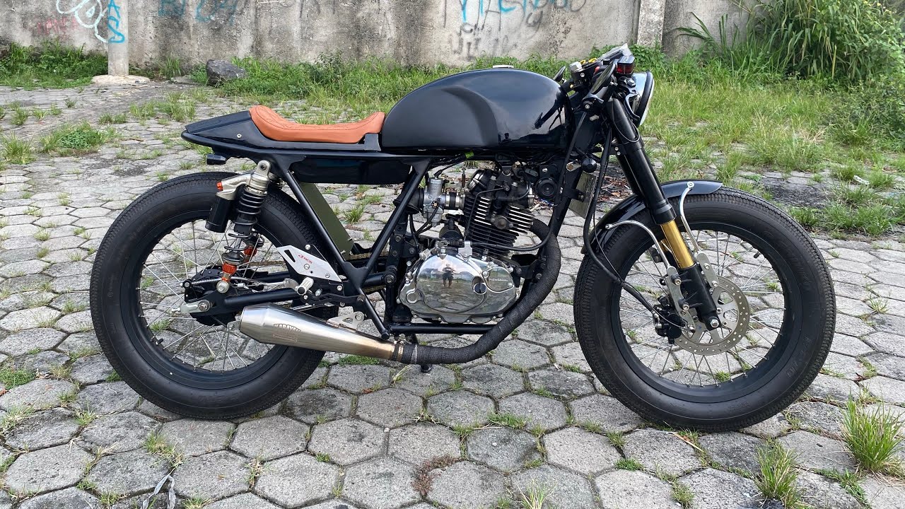 KAWASAKI W 175 CAFE RACER - YouTube