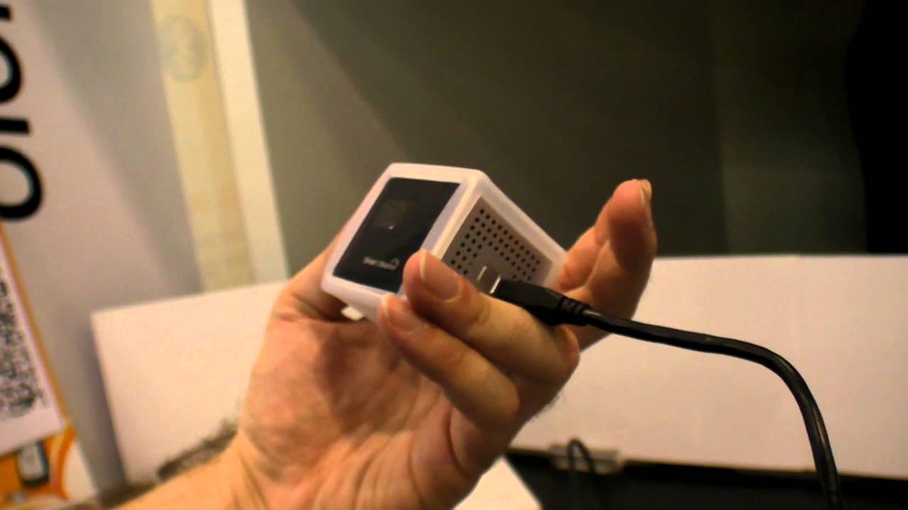 Innoio Innocube pico projector at the HKTDC Electronics Fair - YouTube