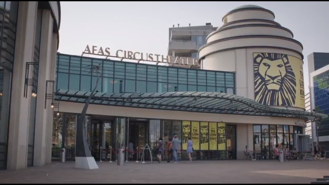 Bekijk hoe Stage Entertainment excelleert in hostmanship - YouTube