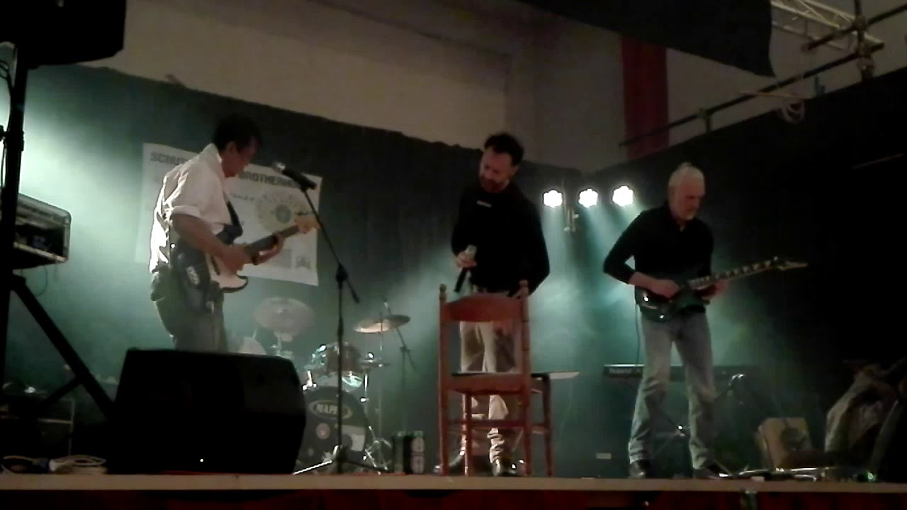 pinoy bassist rescel flores in italy - YouTube