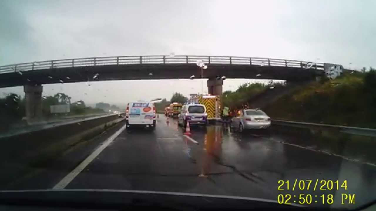 Accident audi rocade est Metz French car crash - YouTube