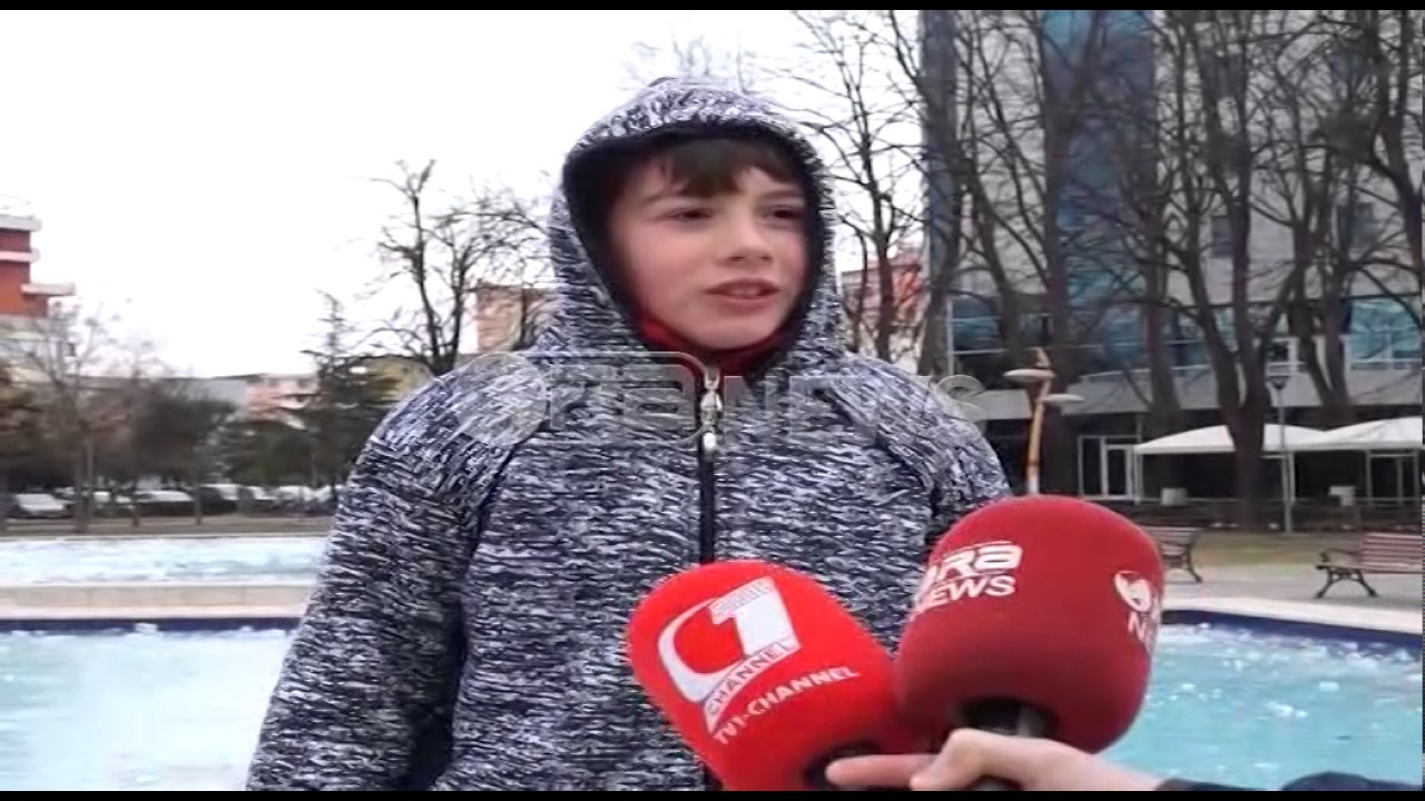 I ftohti -Shkodër, shatërvani kthehet në pistë patinazhi për fëmijët ...