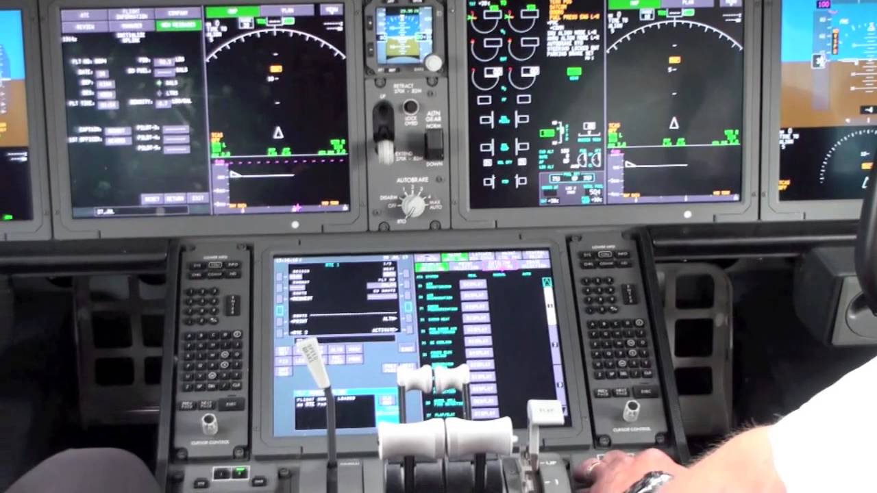United Airlines 787 cockpit tour - YouTube