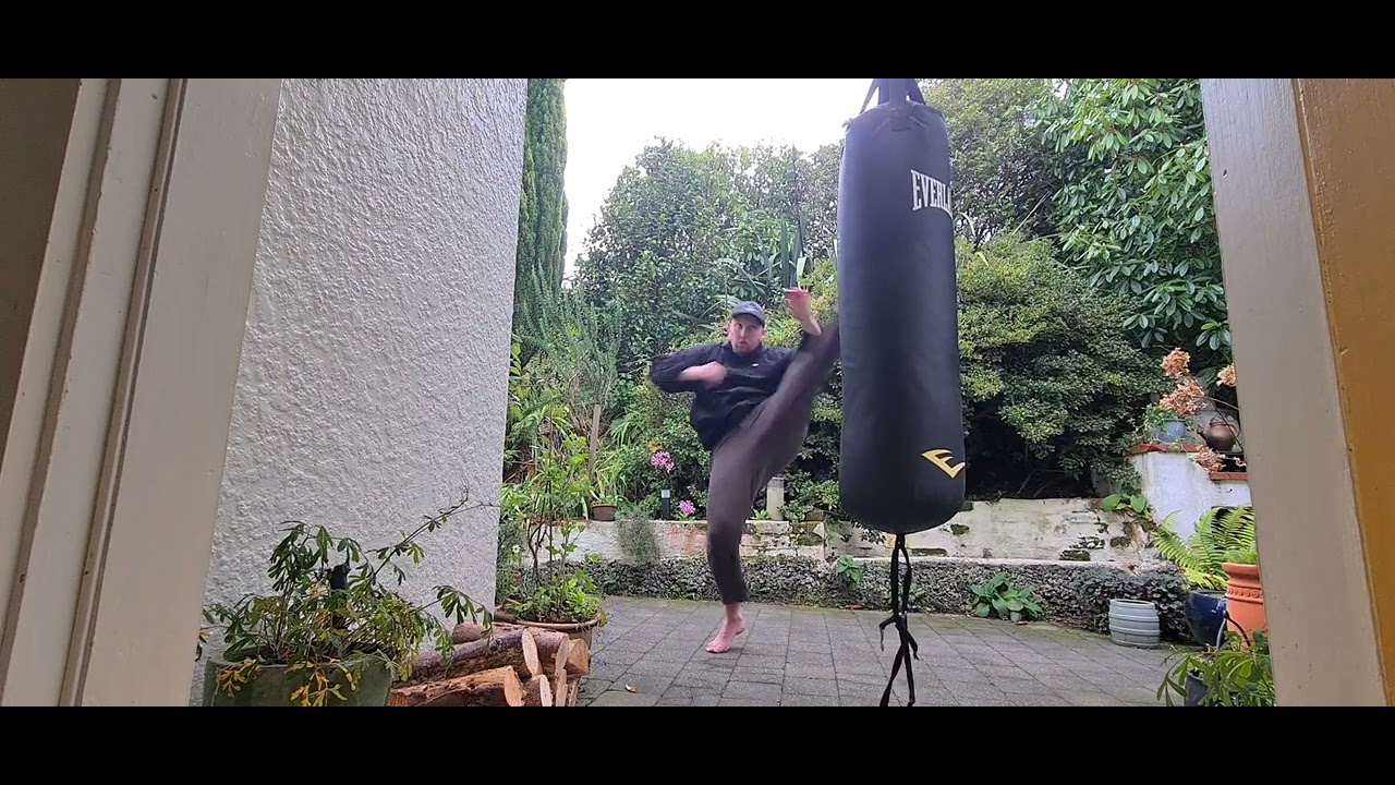 Outside Crescent Kick - Round-House Kick - YouTube