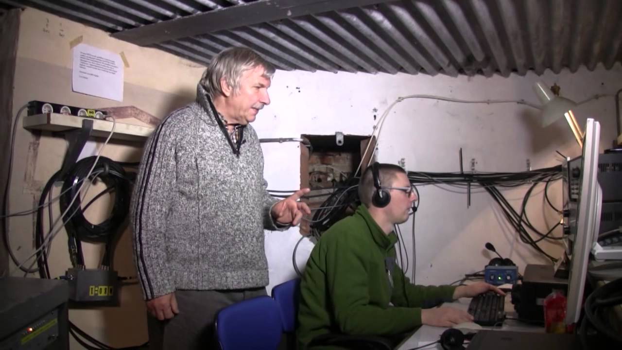 OT5A, a guided tour of the 80-meter band ham radio station - YouTube