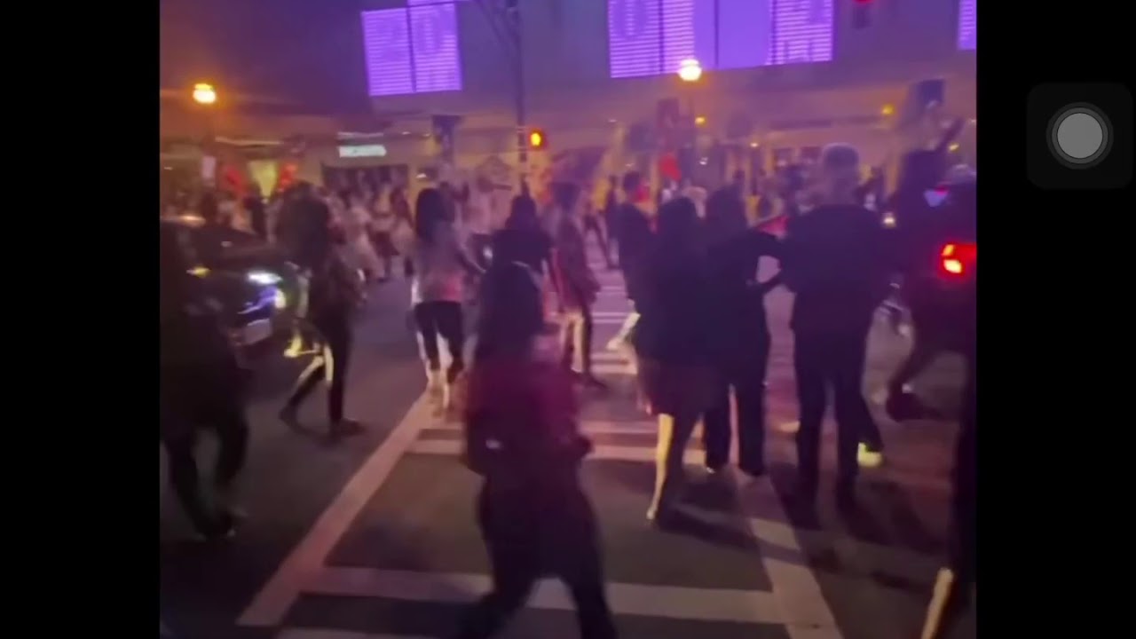 Riot at the Lennox mall in Atlanta - YouTube