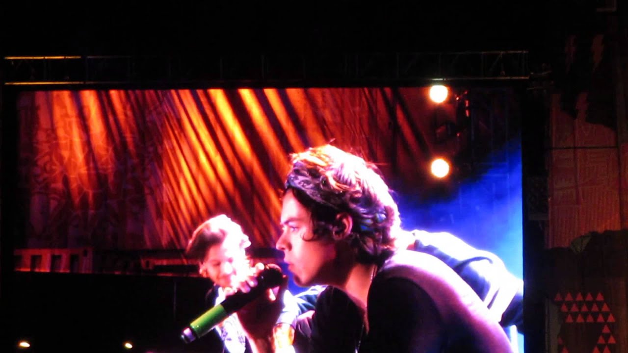 Moments - One Direction Chile 30-04-14 - YouTube