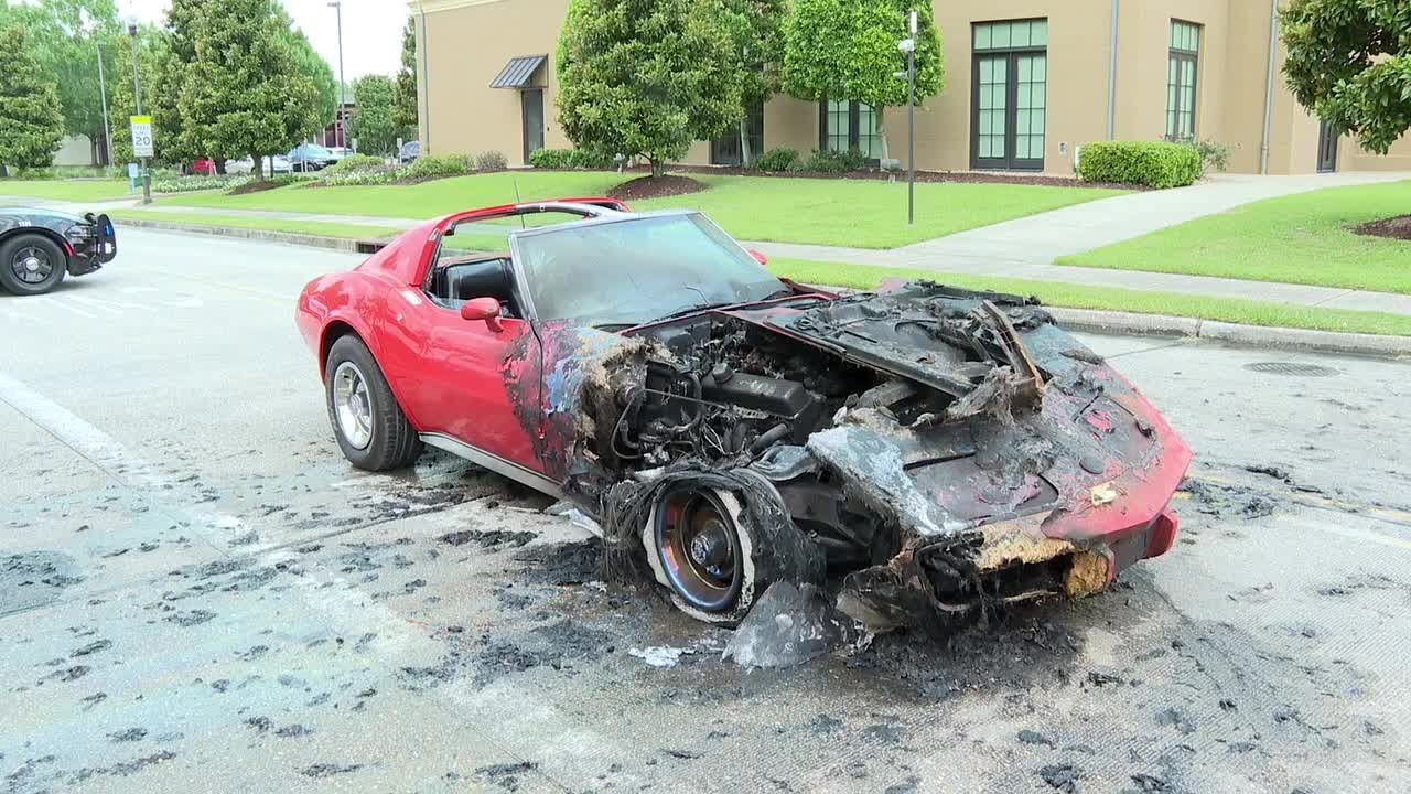 1975 Corvette stingray goes up in flames in Lafayette - YouTube