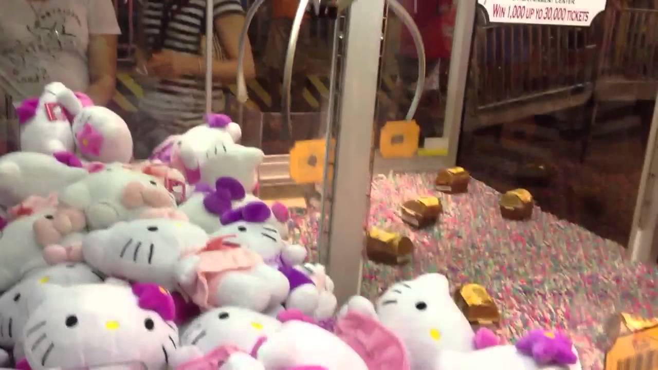Hello Kitty crane game win - YouTube