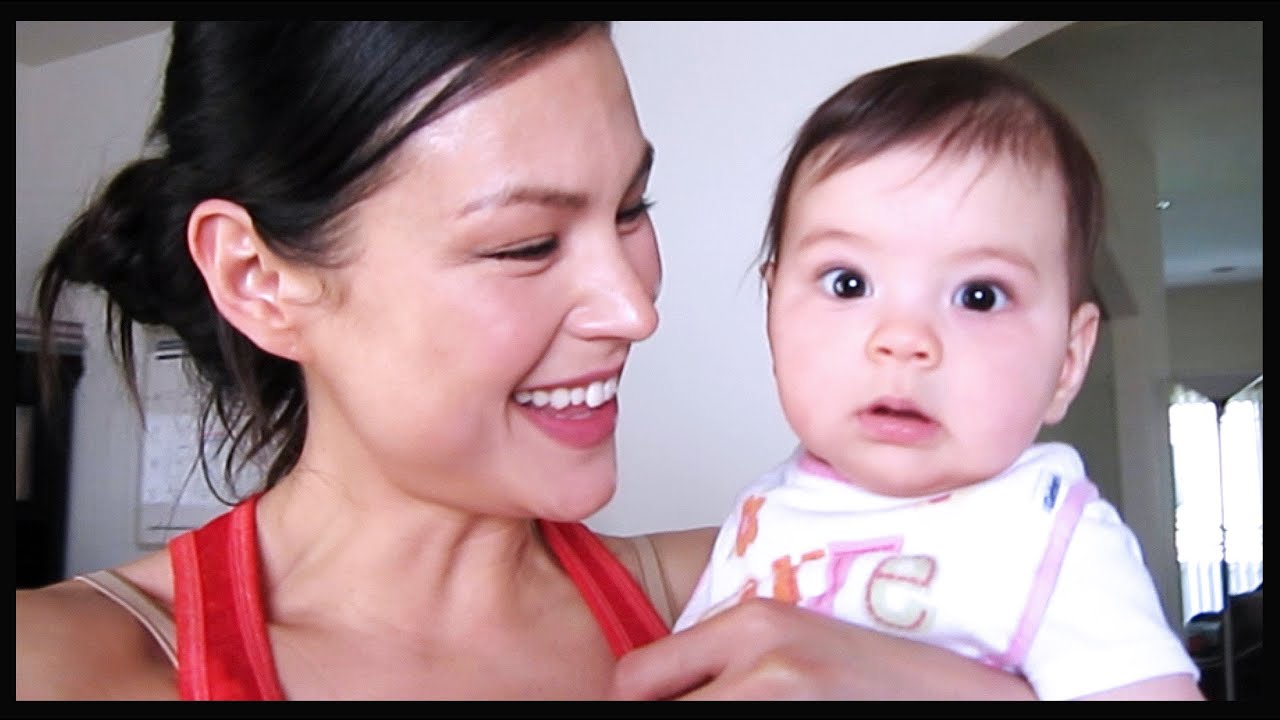 BABY ALYX MAKES THE BELLY MAGIC - YouTube