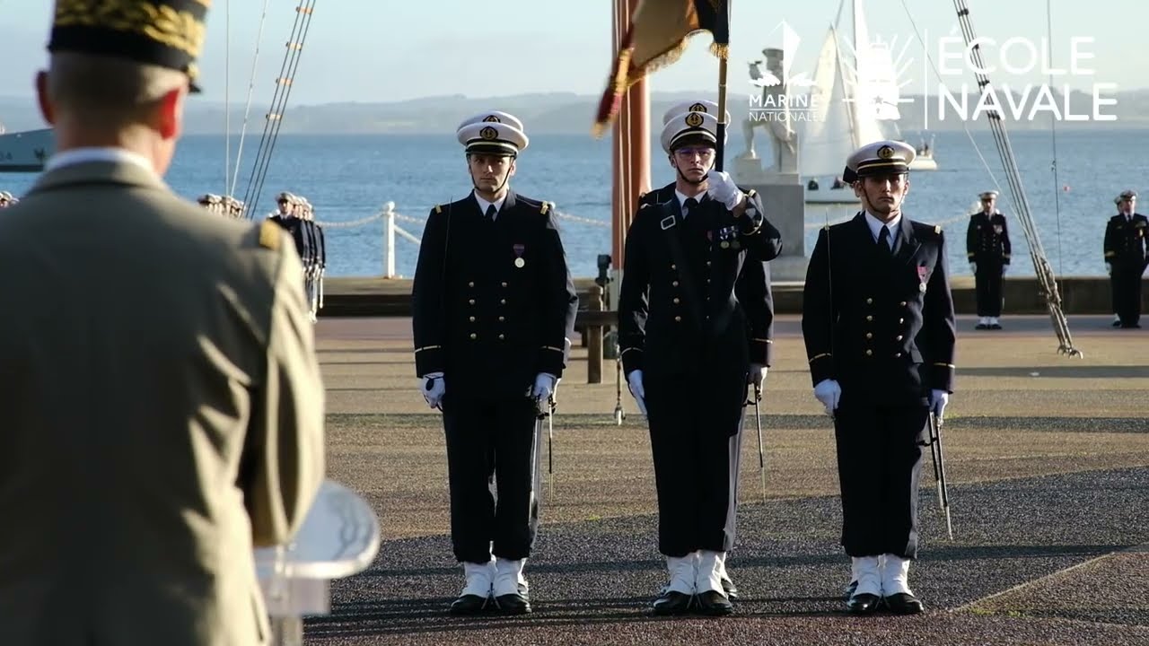 Cérémonie de présentation aux drapeaux 2022 de l'École navale 🇫🇷 - YouTube