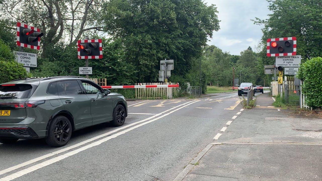 *Double Stay* Nantwich (Shrewbridge Road) Level Crossing - Cheshire ...