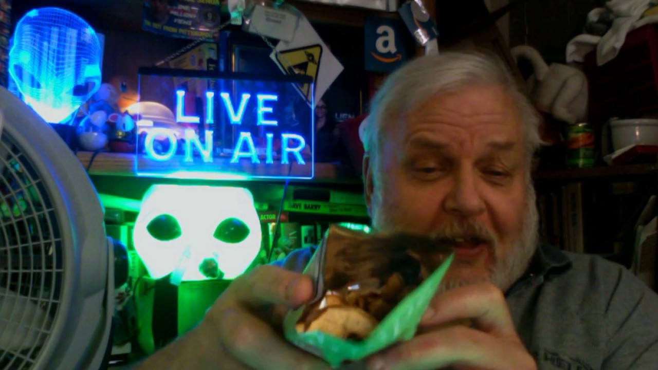 TASTING SNAPZ APPLE SNACKS. SUNDAY. 1-26-2020. - YouTube