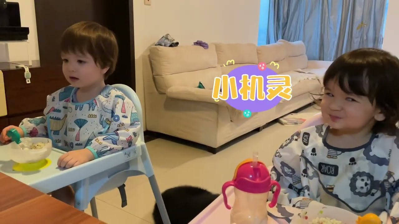 妈妈教小兄妹卖萌绝技,兄妹俩活学活用,正吃披萨的爸爸无法拒绝 Youtube